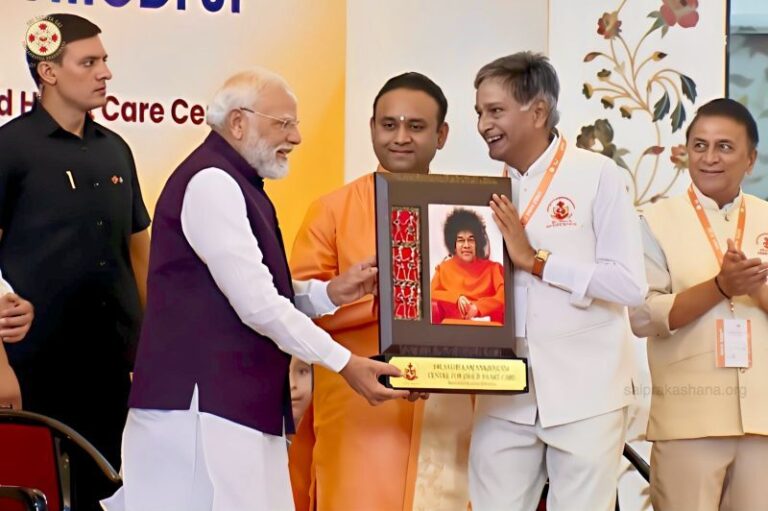 Prime Minister Narendra Modi visits the Sri Sathya Sai Sanjeevani ...